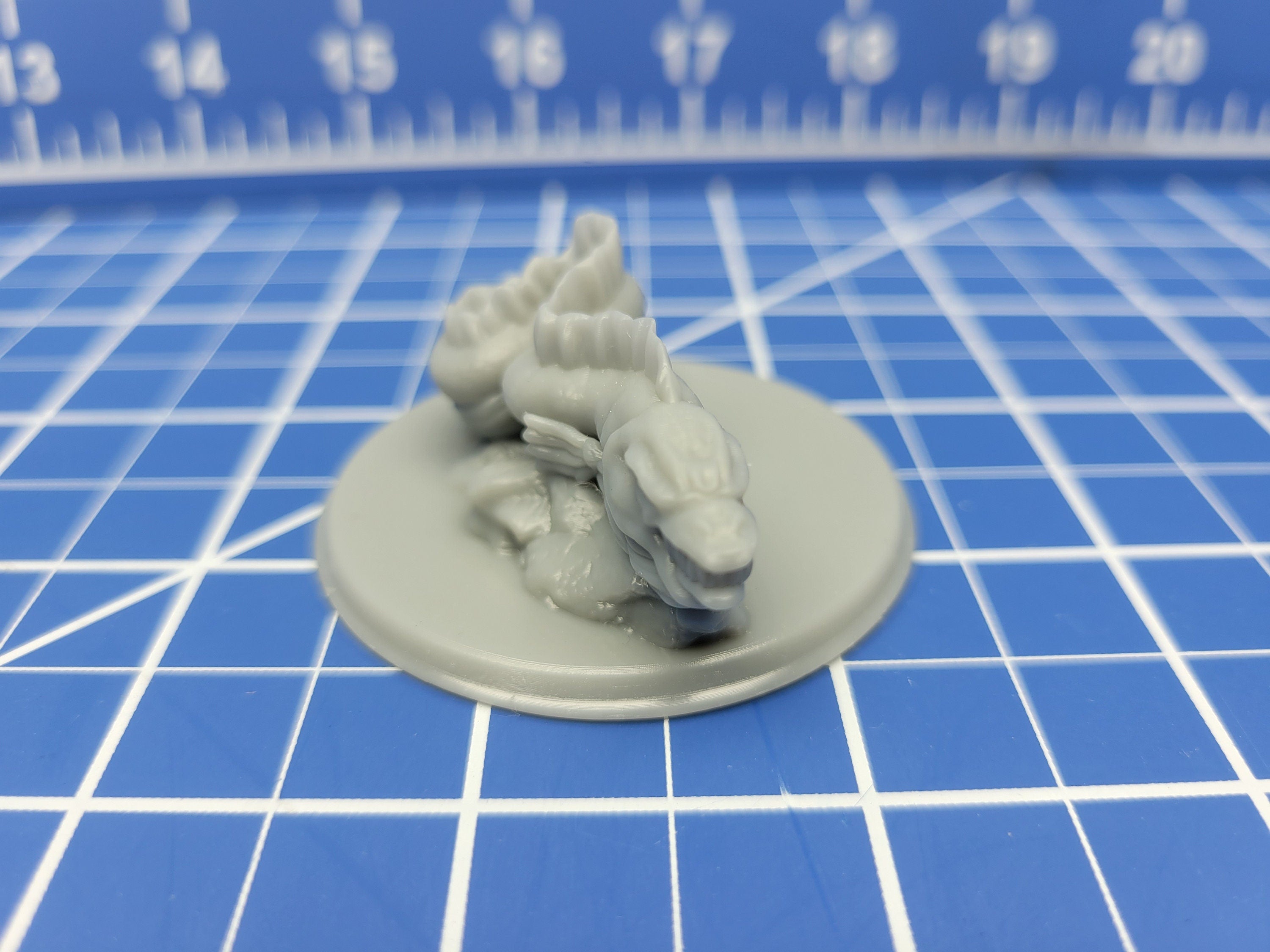 Giant Eel - Minis - Beasts and Badies - Hero's Hoard - DND - Pathfinde